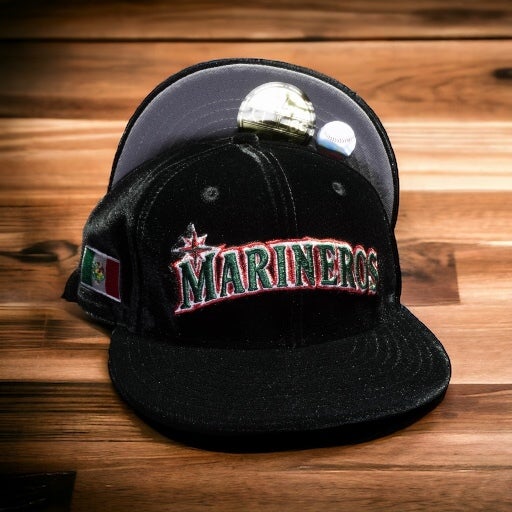 Seattle Mariners “Marineros” New Era All Velvet Black And Gray Bottom ...
